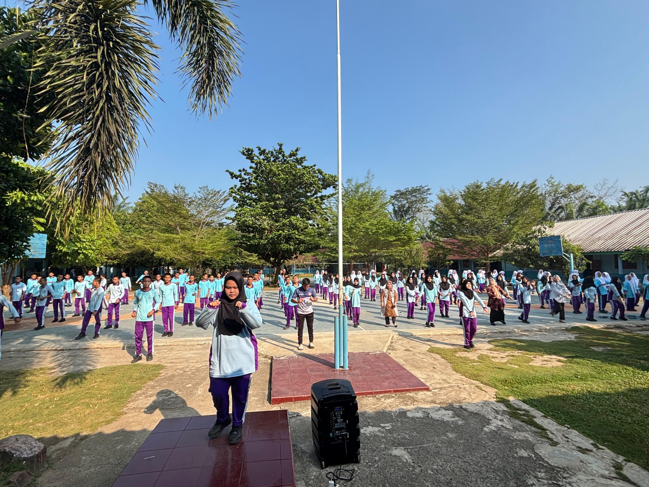 SMA Negeri 1 Kikim Timur Peringati Hari Anak Nasional 2025 dengan Senam ...